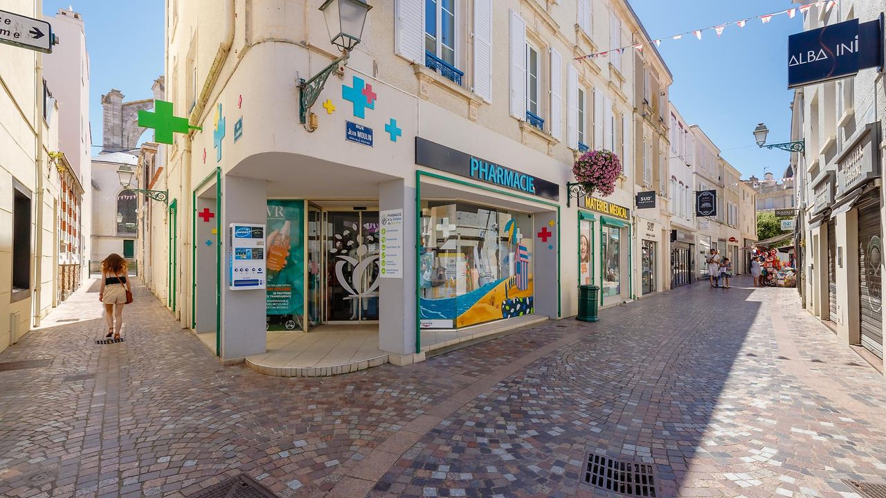 Les Sables d'Olonne sakottaa vähäpukeisia | MTV Uutiset