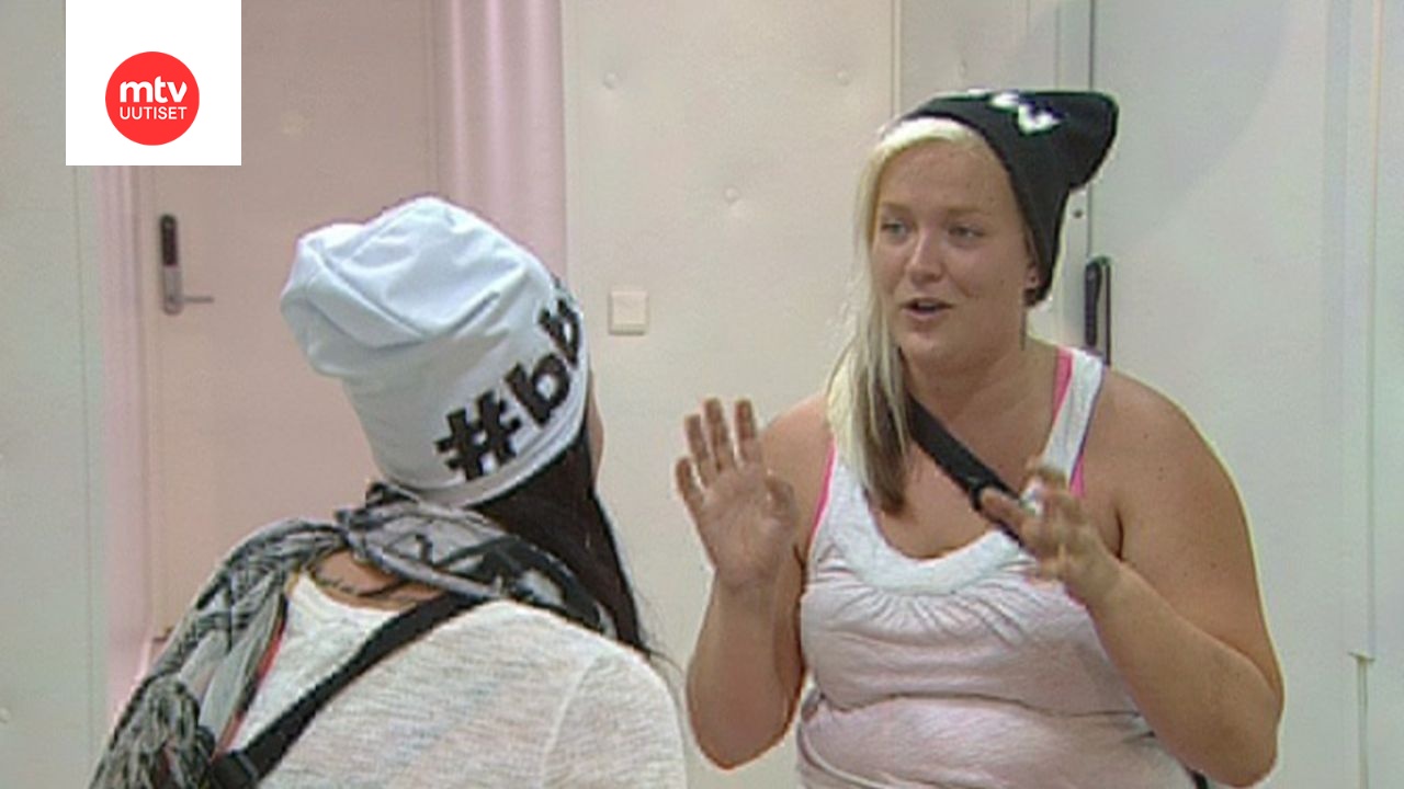 VIDEO: Jonna ja Jenna juonittelivat – näytettiin muille BB-asukkaille ...