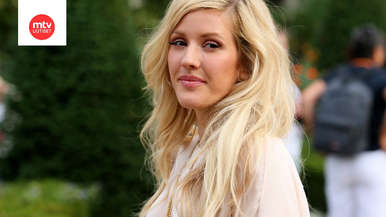 Brittikaunotar lomailee rakastuneena – upea bikinikroppa | MTV Uutiset