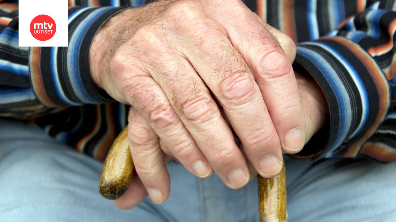 Pieni, mutta upea teko – vanhus auttoi tuntematonta nuorta miestä juna ...