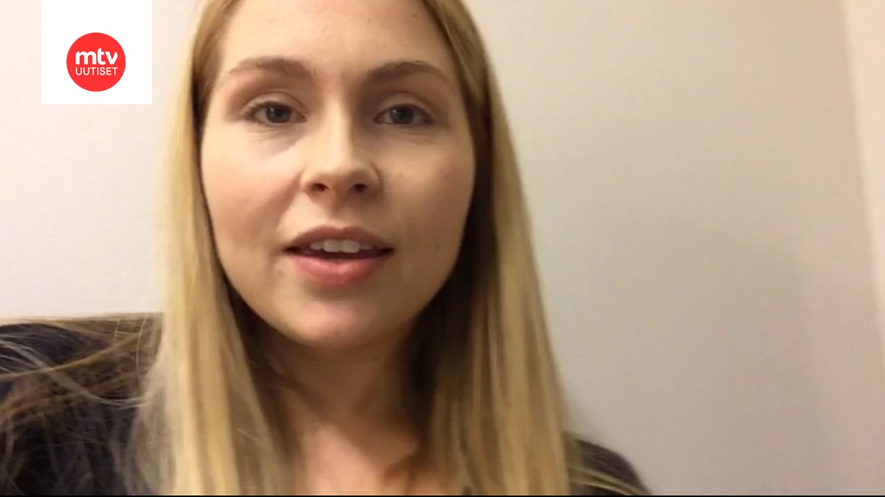 Videoselfie: Essi Hellén esittelee kurvikkaan sketsihahmonsa muotoja ...