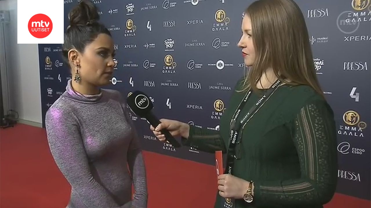 Anna Abreu saapui Emma Gaalaan ihoa nuolevassa asussa: Tänään juhlitaan ...