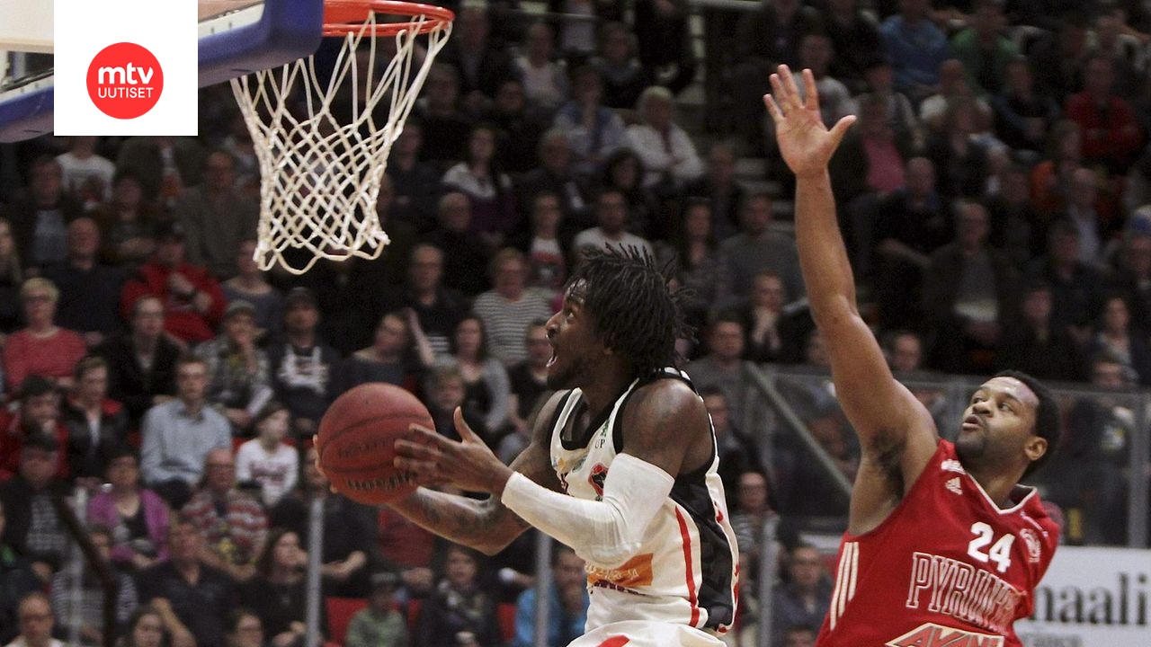 Yli 3 000 katsojaa todisti voimasuhteiden keikahtamista Korisliigan ...