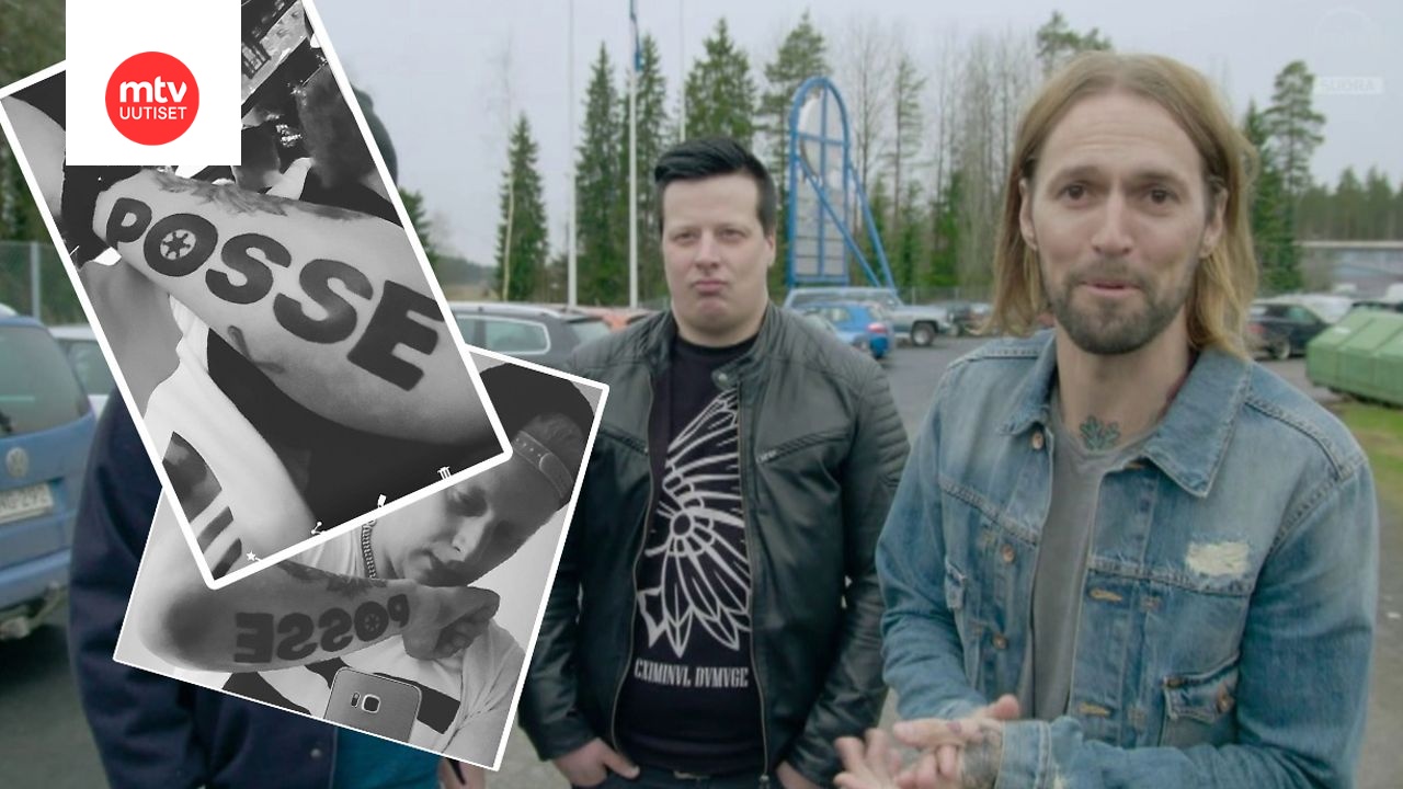 Kuva: Onko tässä Suomen kovin Posse-fani? Massiivinen tatuointi kädessä ... Kuva: Onko tässä Suomen kovin Posse-fani? Massiivinen tatuointi kädessä ...