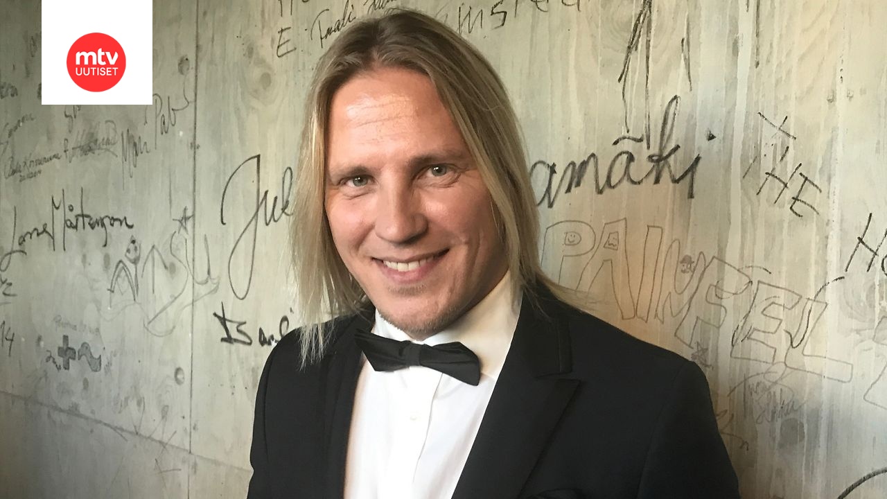 Sami Kuronen yhteiskuvassa uuden perheenjäsenen kanssa | MTV Uutiset