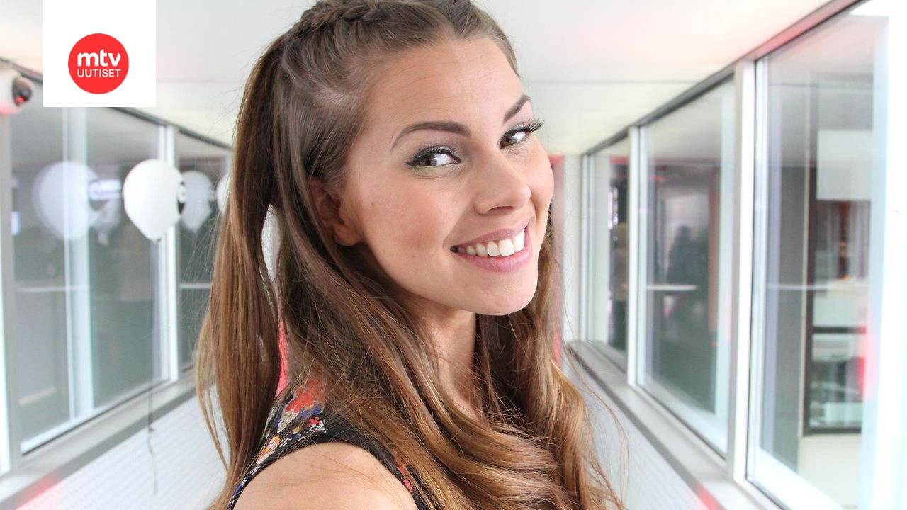 Viivi Pumpanen ja Duudsonit-Jarppi poseeraavat pyyhkeet päällä hauskassa kuvassa: "Kuka haluaisi ...