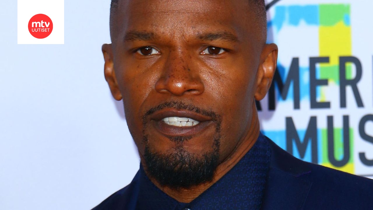 Jamie Foxx laittoi kartanonsa joulukuntoon tuhansin valoin | MTV Uutiset