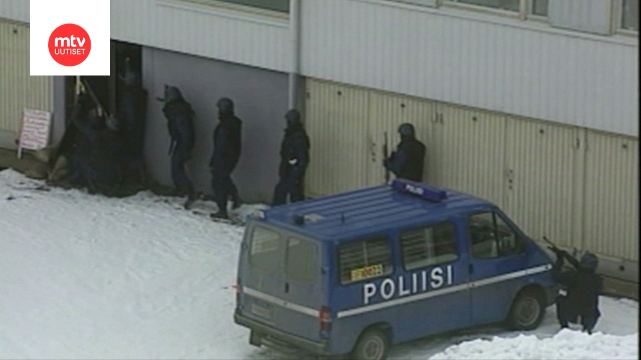Karhuryhmän poliisi ja MTV:n toimittaja muistelevat Suomea ...