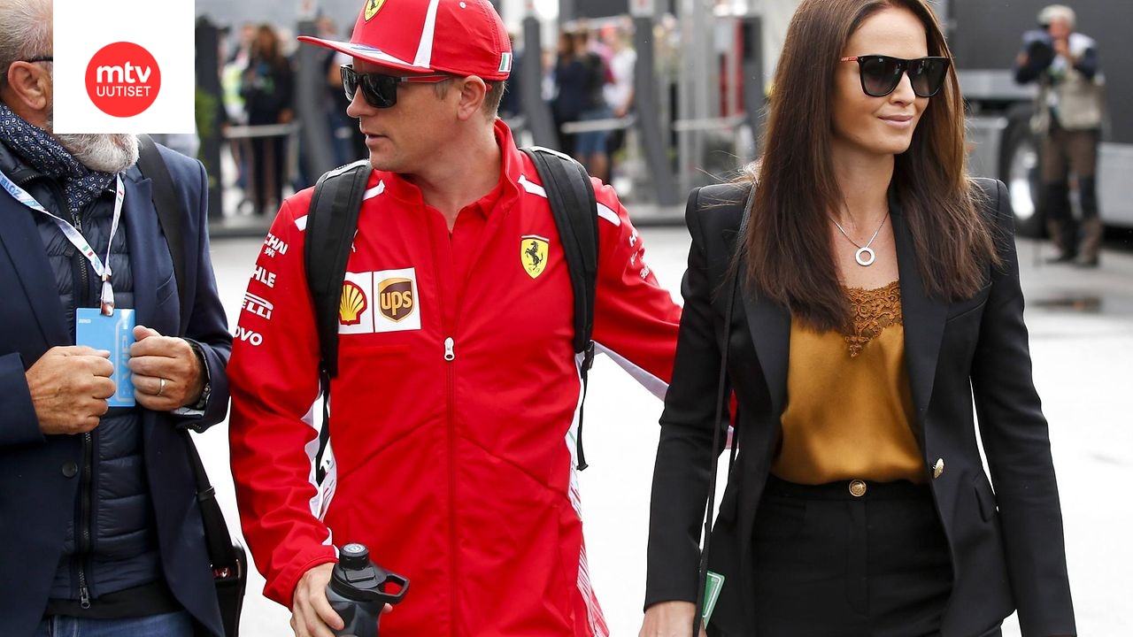 Minttu Räikkönen poseeraa F1-uransa lopettavan Kimi Räikkösen kanssa ...
