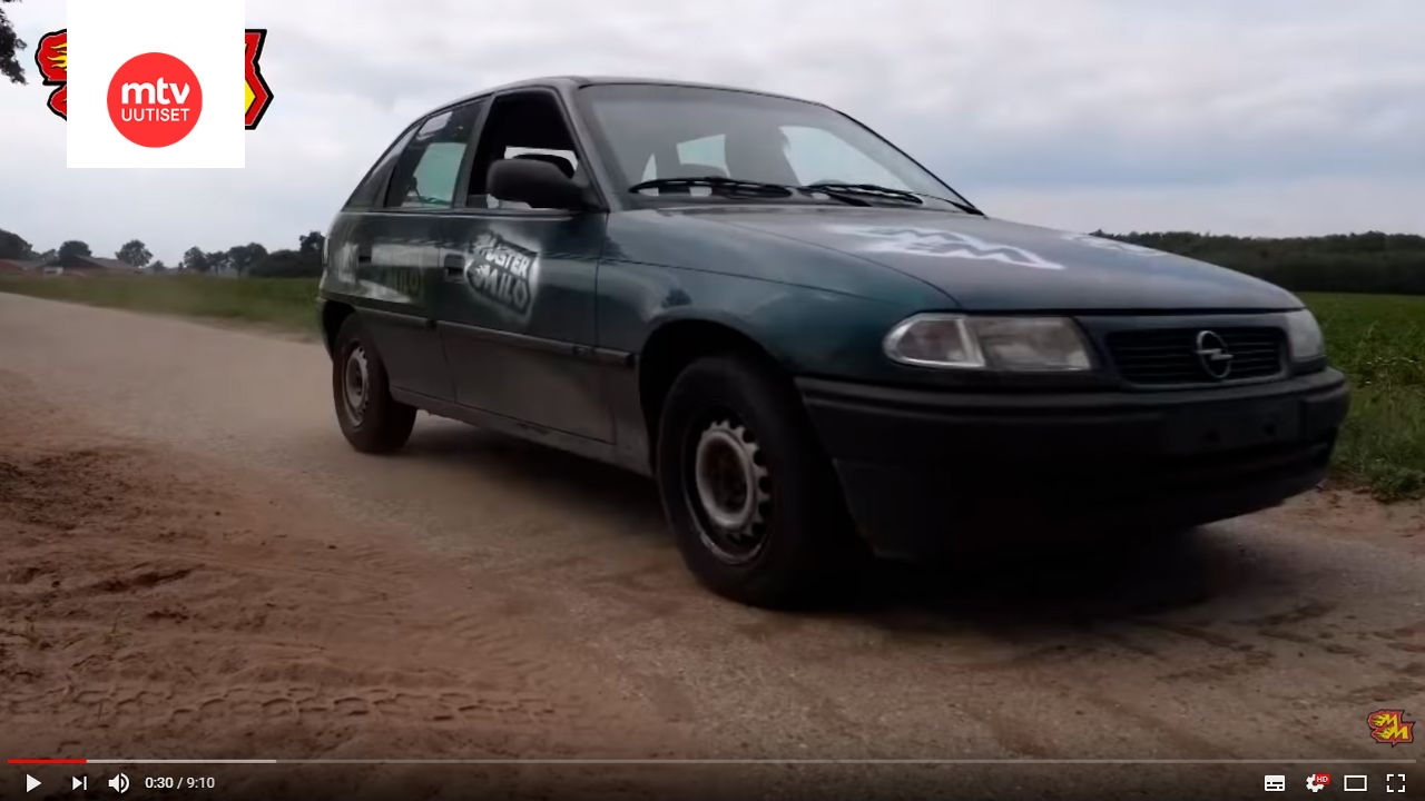 Ei ehkä kannata kokeilla: Näin käy vanhalle Opel Astralle, jos isket ...