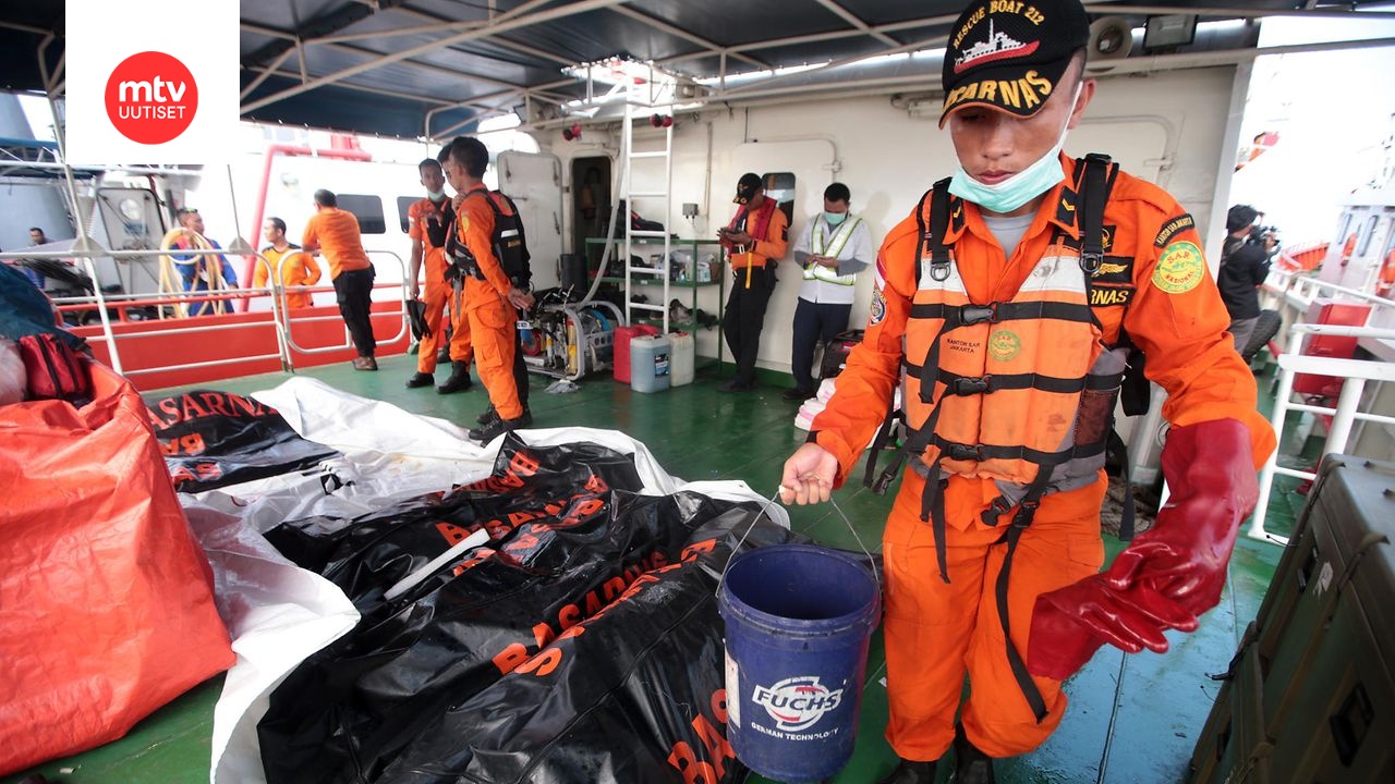Sukeltaja: Mereen syöksyneen Lion Airin matkustajakoneen musta laatikko löytynyt | MTV Uutiset
