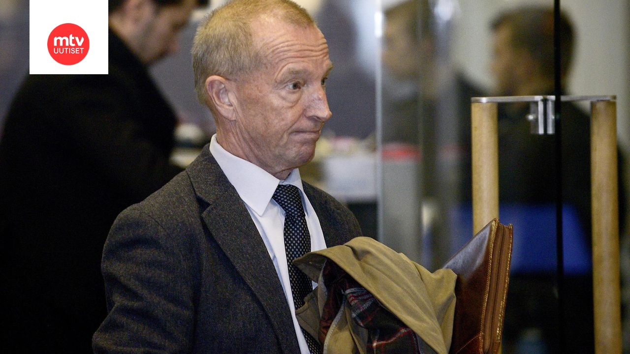 Helsingin ex-poliisikomentaja Jukka Riikonen poliisijohdon ...