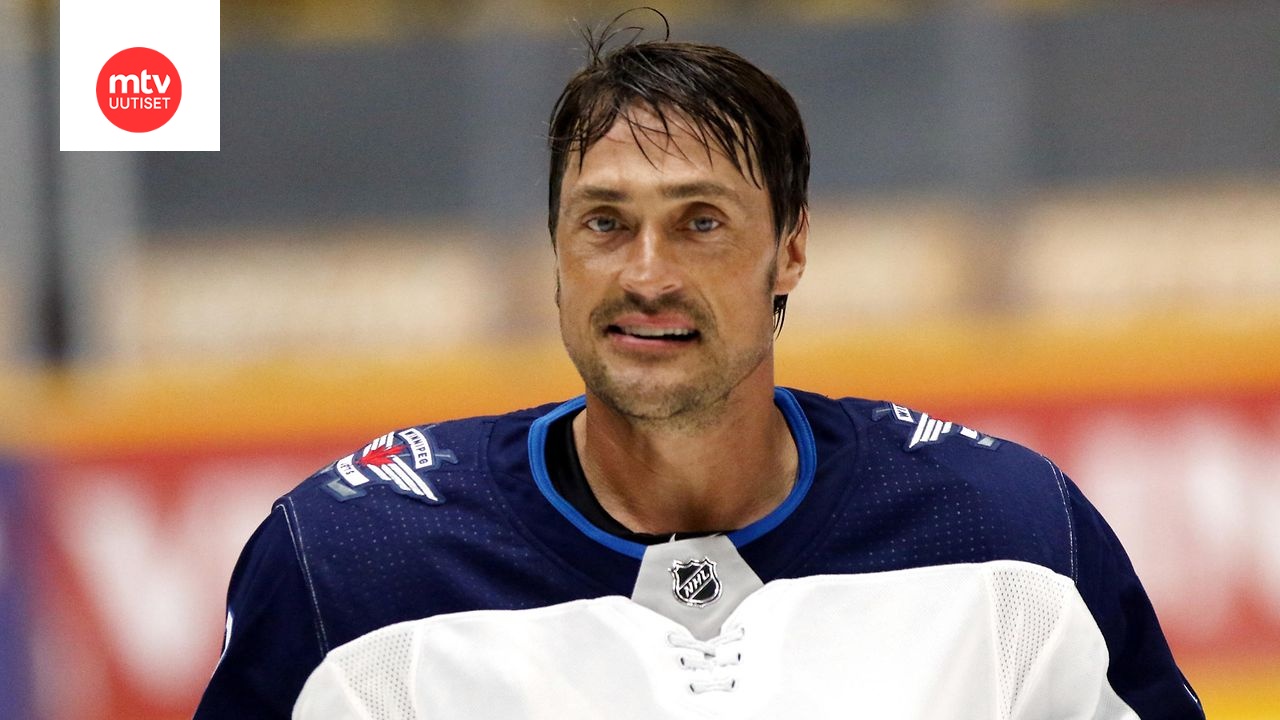 Teemu Selänne julkaisi kuvia vuosien takaa – onnittelee Leevi-poikaansa ...