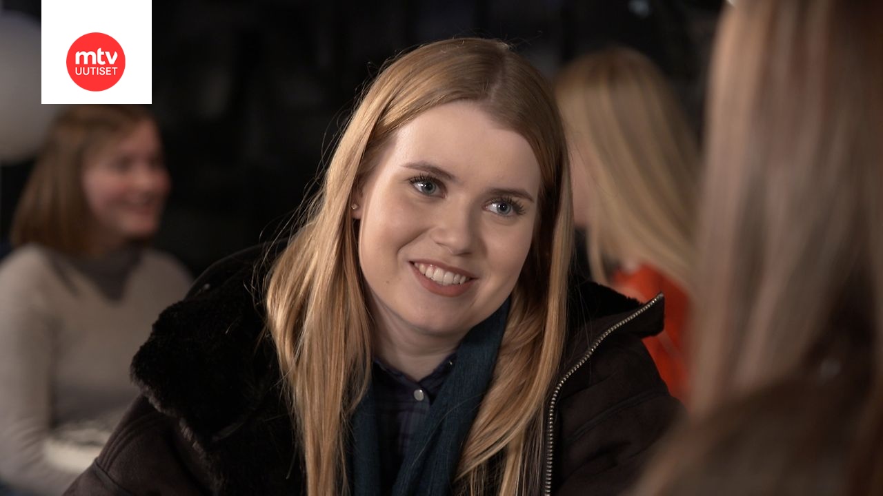 Salkkarit-tähti Vivi Wahlström hehkuttaa faneilta saatua palautetta ...