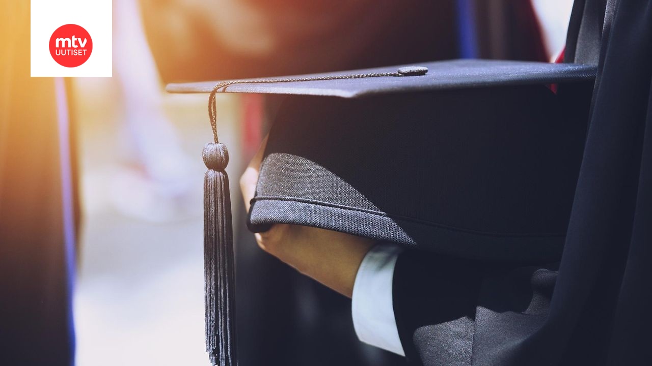 Äiti aikoi jättää omat valmistujaisensa väliin poikansa takia ...