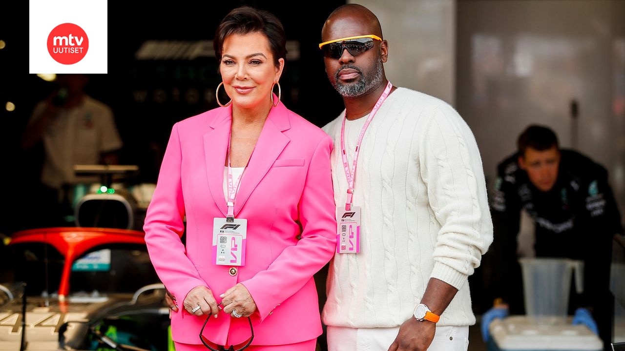 Kris Jenner hempeilee näyttävissä kuvissa – juhlistaa 25 vuotta ...