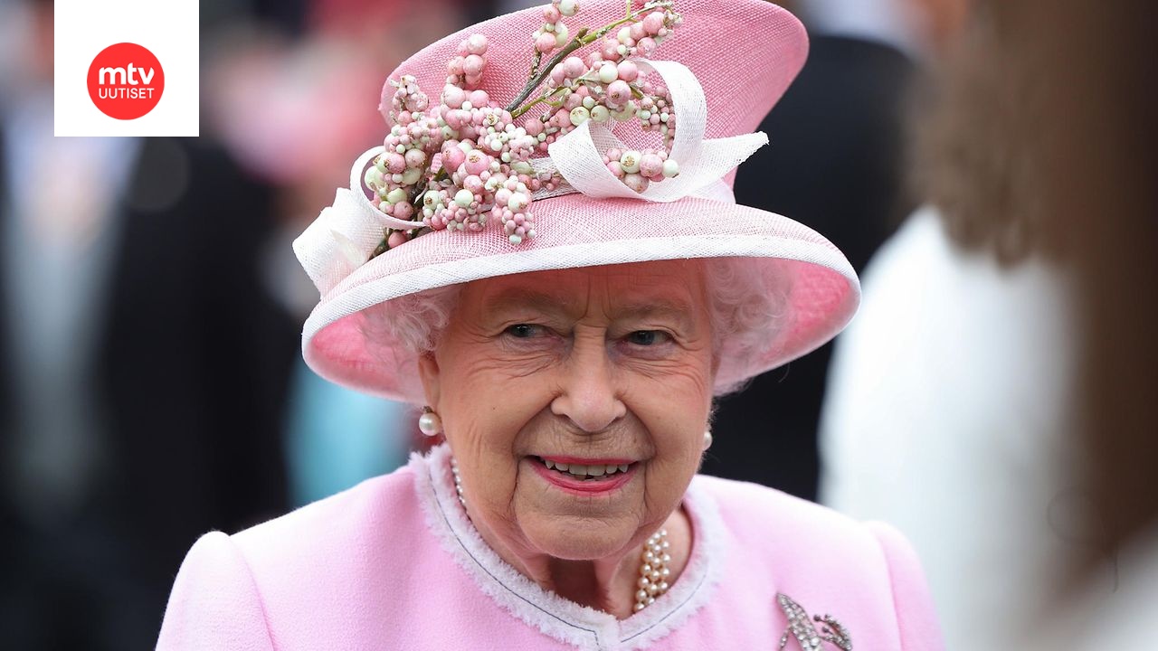 Kuningatar Elisabetin virallinen syntymäpäiväkuva julki – poseeraa ...