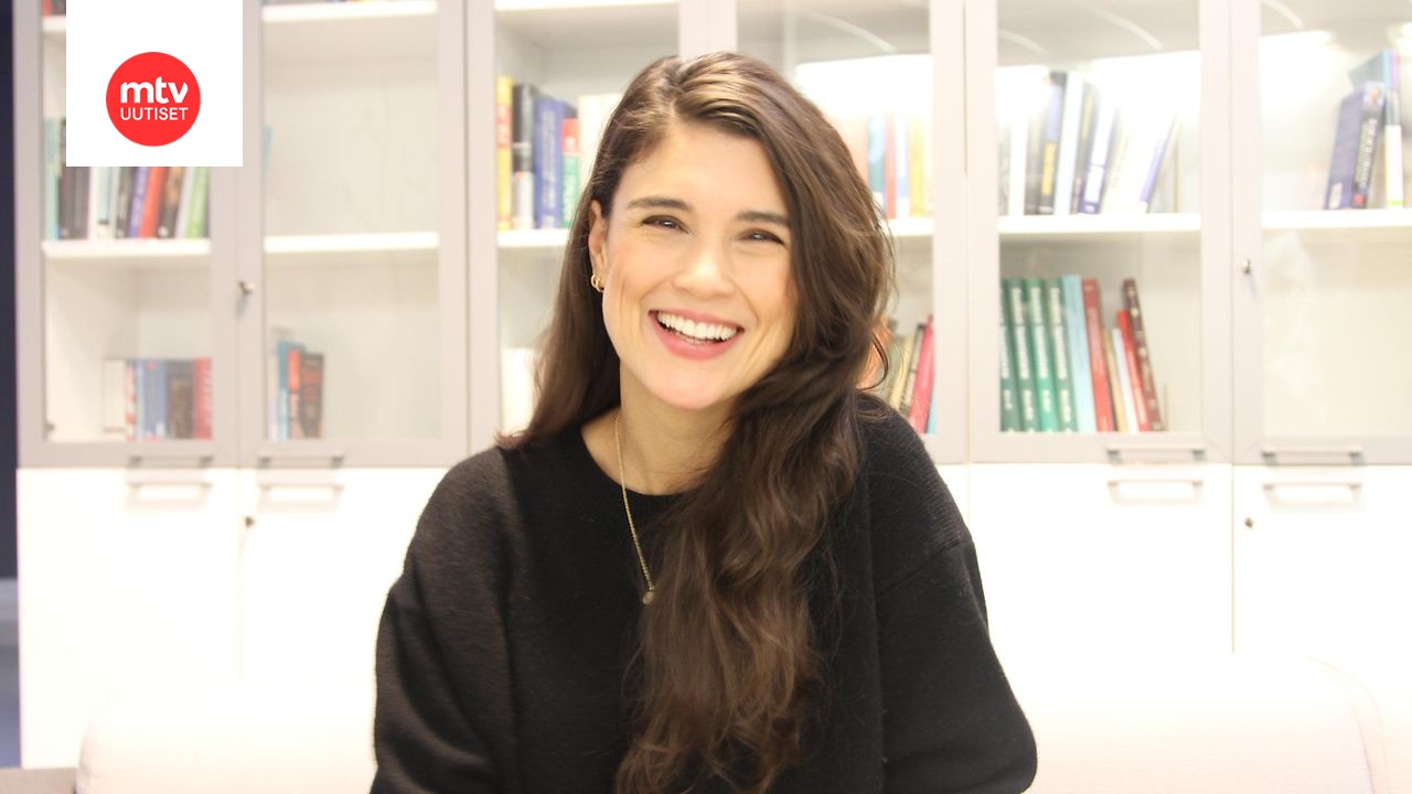 Raskaana oleva Maryam Razavi julkaisi ensimmäisen kuvan pienestä ...