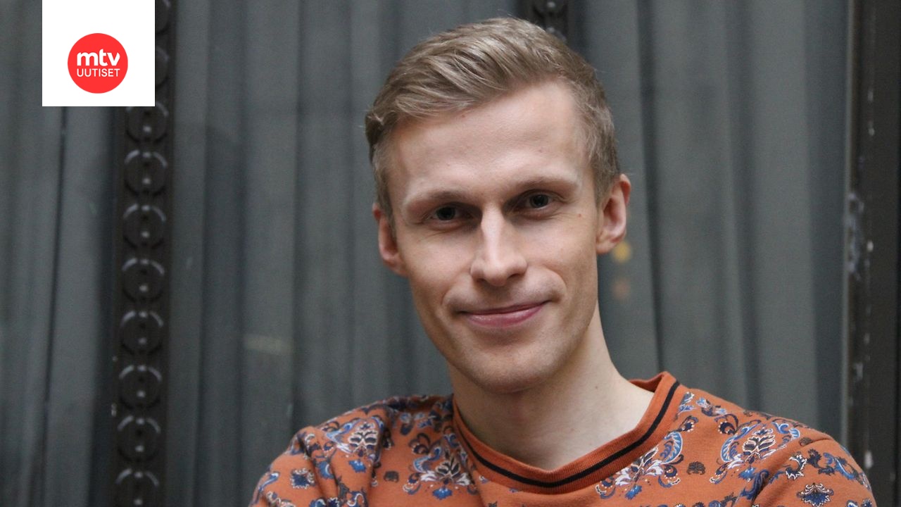 Tubettaja Roni Bäck julkaisi harvinaisia otoksia tyttöystävänsä kanssa ...