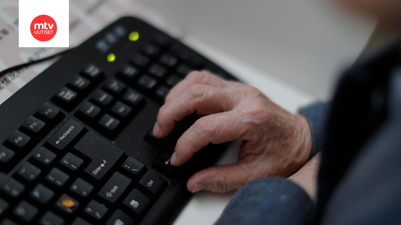 Moni vanhus jää palveluiden ulkopuolelle, koska ei osaa käyttää nettiä ...