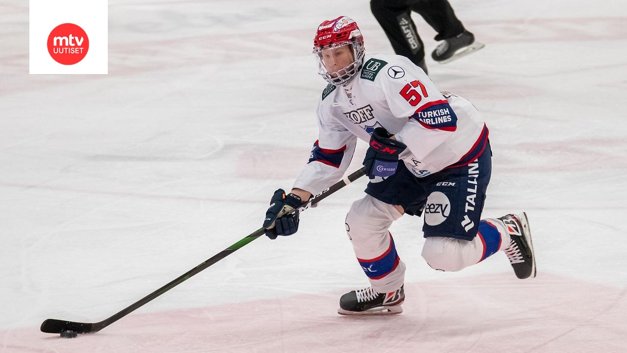 HIFK:n Johan Motin taklasi Miro-Pekka Saarelaista keskialueella rajusti ...