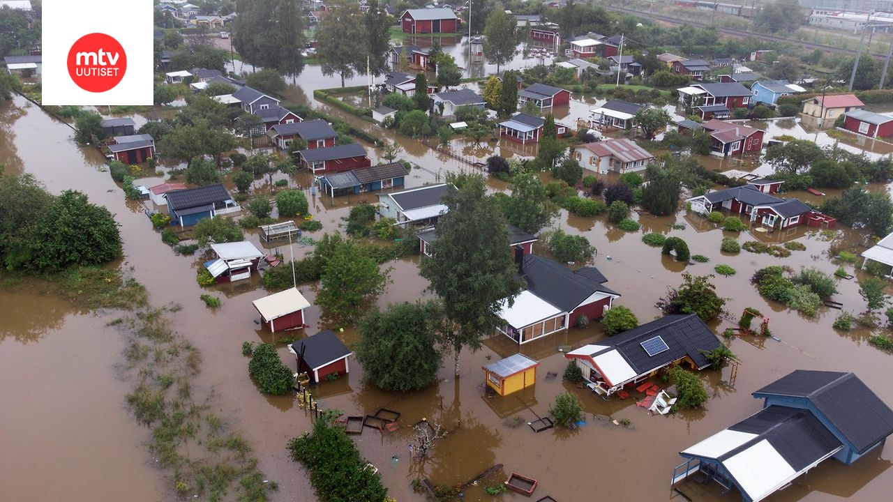 Mikko Mannerin valmentaman seuran kotihalli joutui veden varaan ...