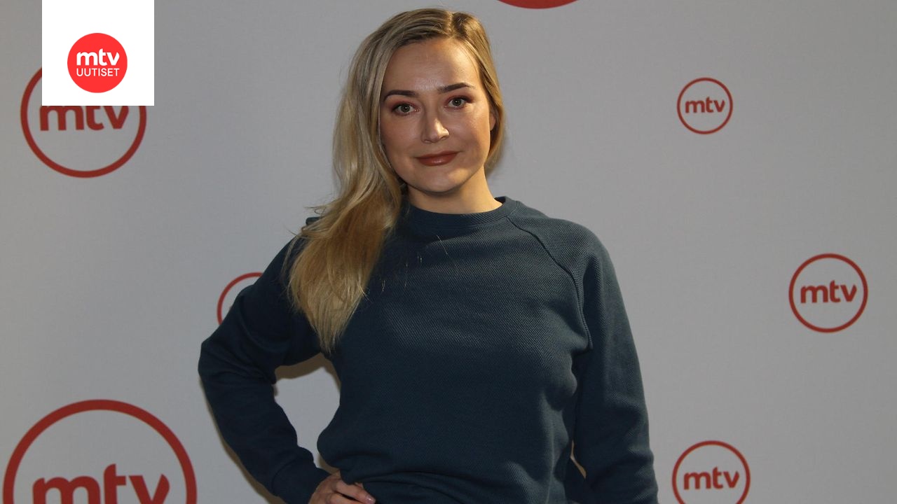 Pilvi Hämäläinen postasi lapsuuskuvansa – Christoffer Strandbergiltä ...