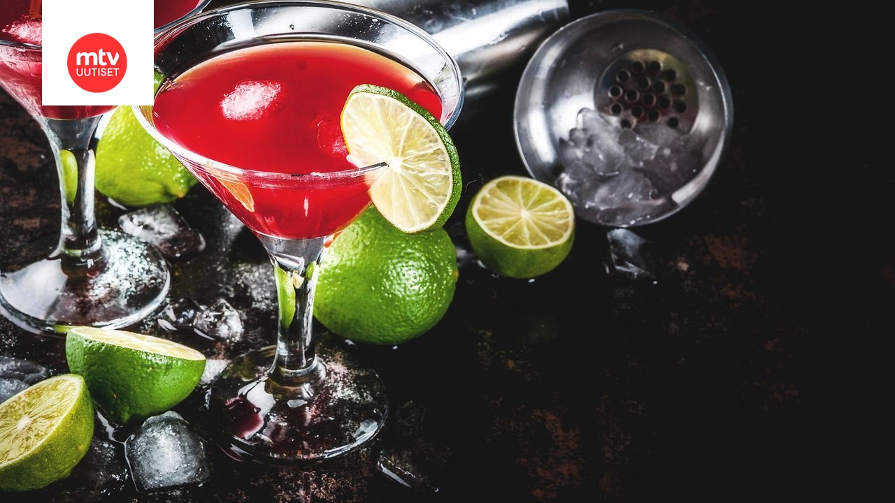 Cosmopolitan-ohje: Klassisen cocktailin suosio räjähti jälleen | Makuja ...