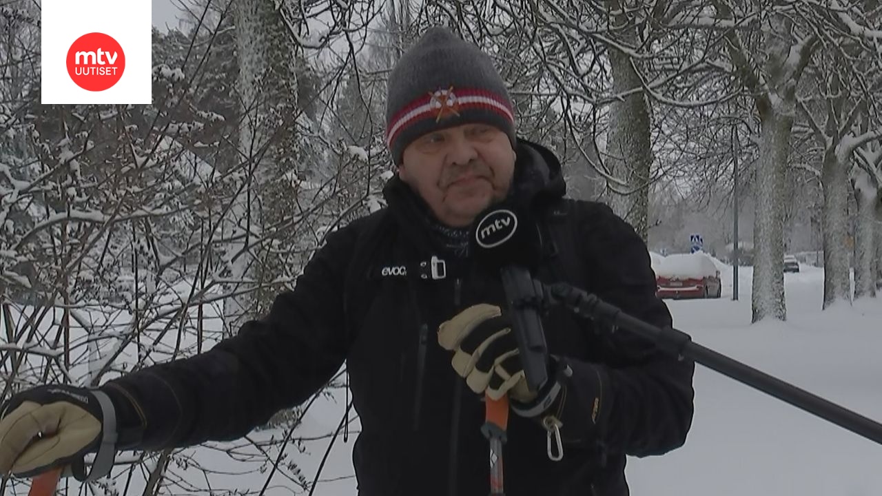 Suksilla kauppaan ja lastenrattailla lumen läpi – näin Helsingissä on ...