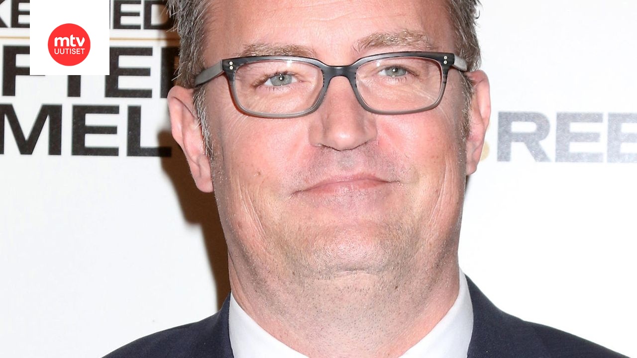 Matthew Perryn isäpuoli avautuu tähden tuskallisesta ...