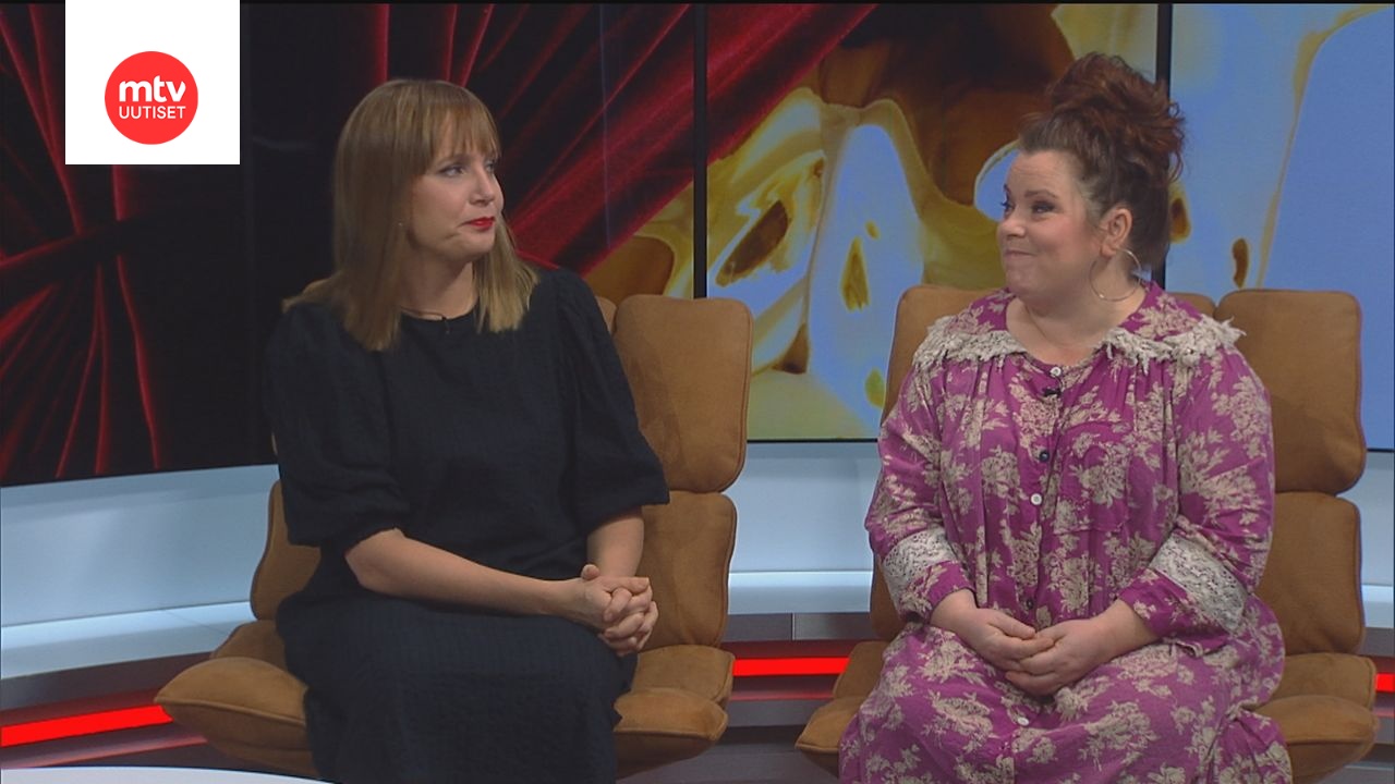 Näyttelijät Kiti Kokkonen ja Niina Lahtinen hulvattomina suorassa lähetyksessä – katso video ...