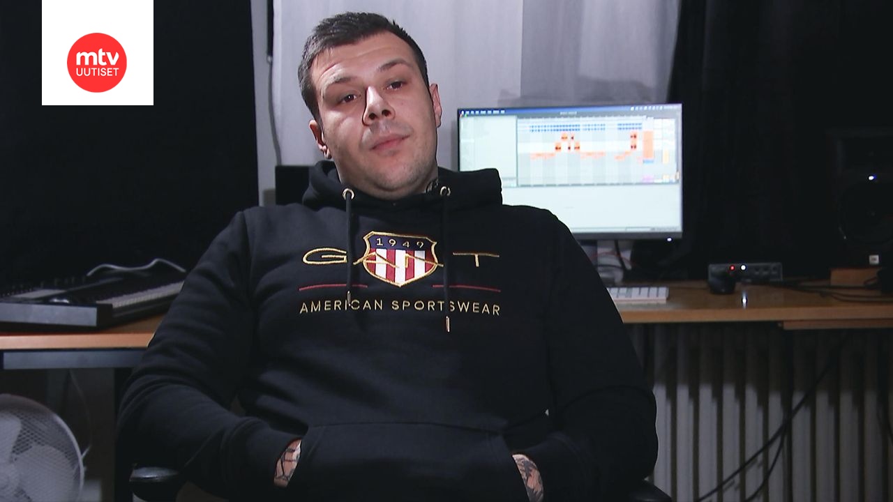 Roni tuomittiin 17-vuotiaana vankilaan, auttaa nyt musiikin avulla ...