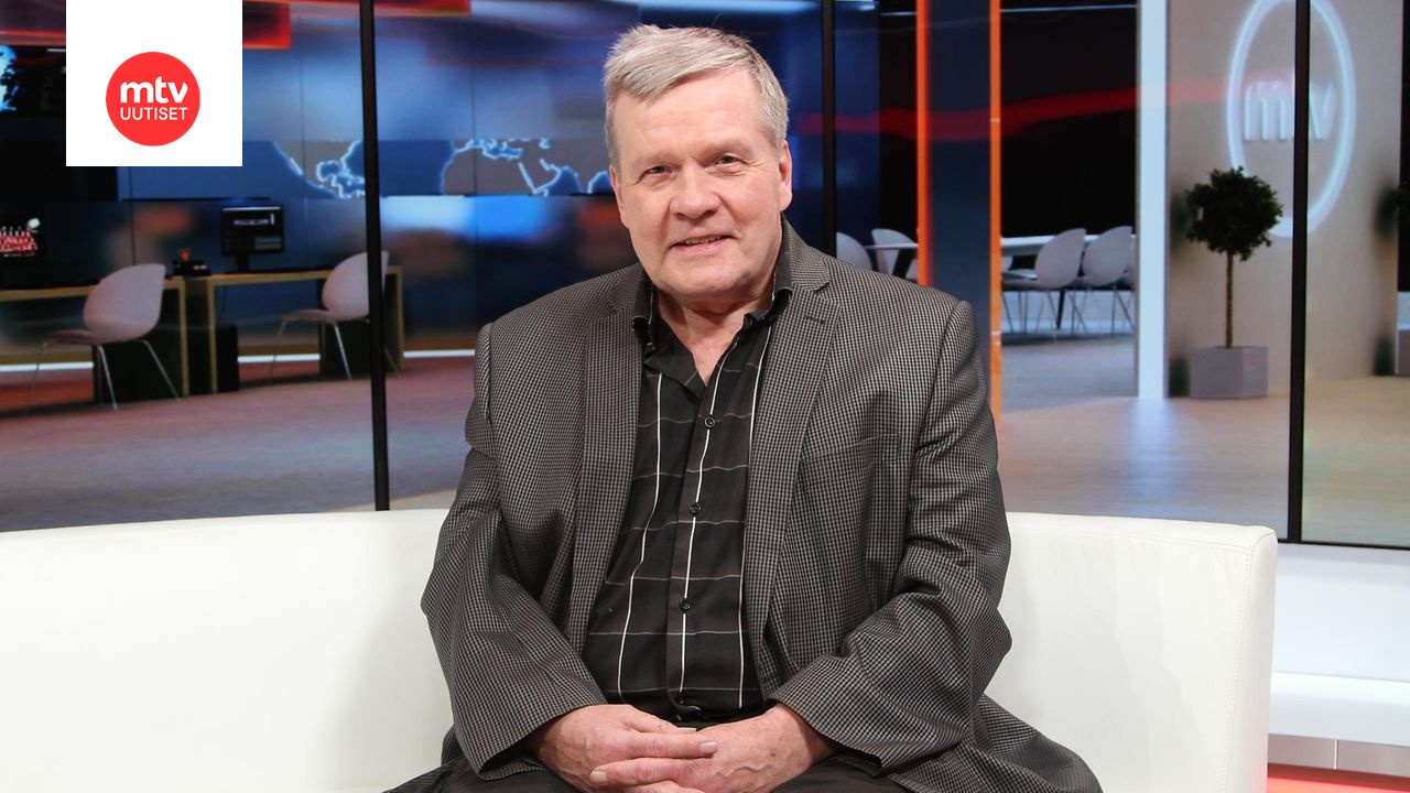 Lauri Karhuvaara näki, kuinka 1990-luvulla uutisia tehdessä sattui ja ...