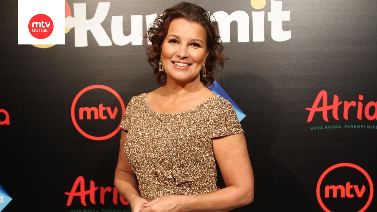 Arja Koriseva saapui Joulumielelle-konsertin nauhoituksiin sormi ...