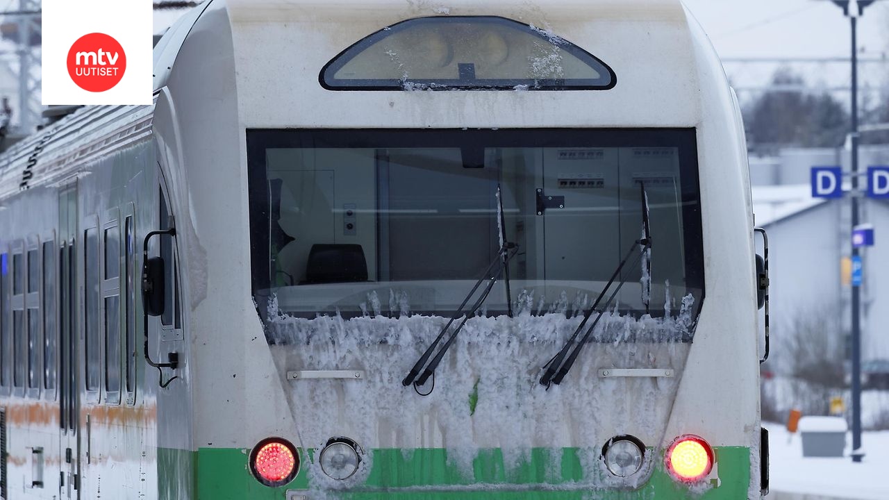 VR:n junan ajomoottori syttyi palamaan Seinäjoella – junassa satoja ...