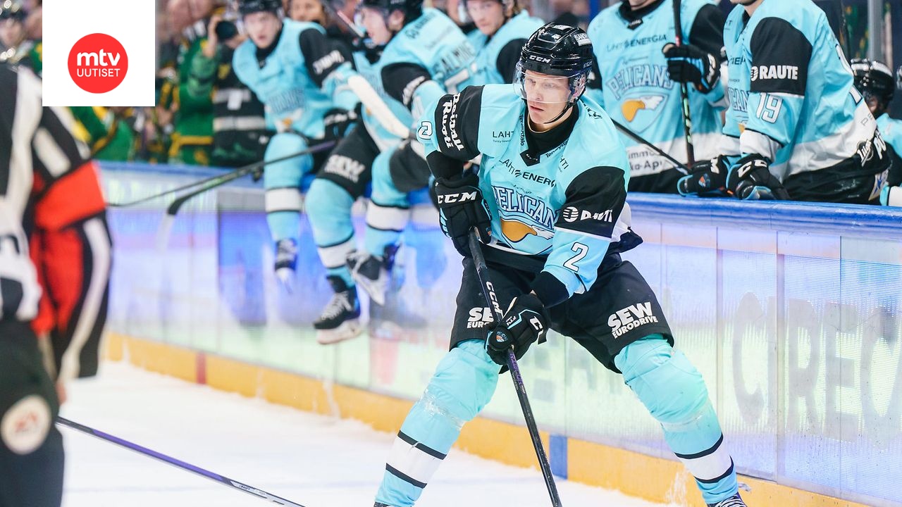 Pelicansin Lars Bryggmanin taklaus pamahti HIFK:n Johan Motinia päähän ...