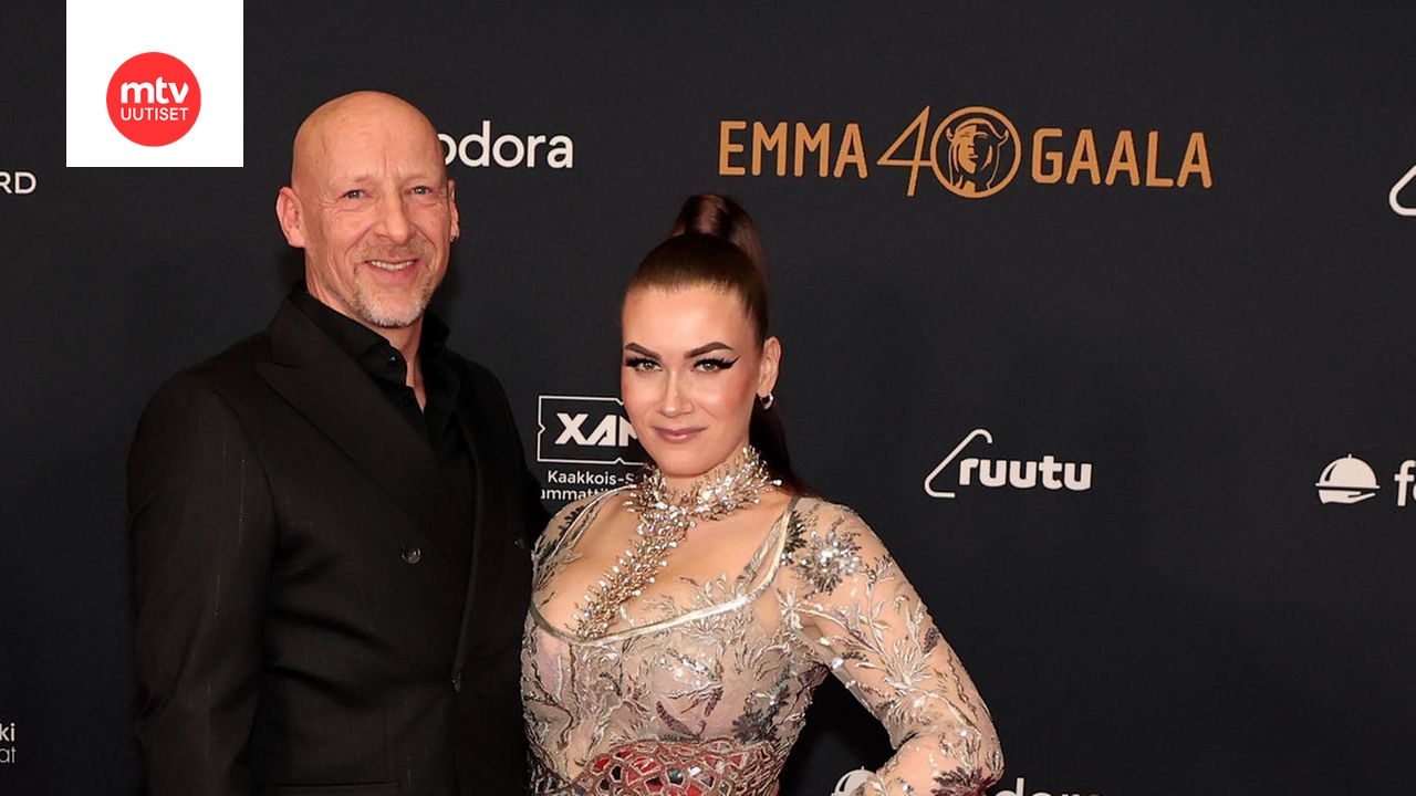 Bess edusti Emma Gaalassa yhdessä miehensä Danny Bærtelsenin kanssa ...