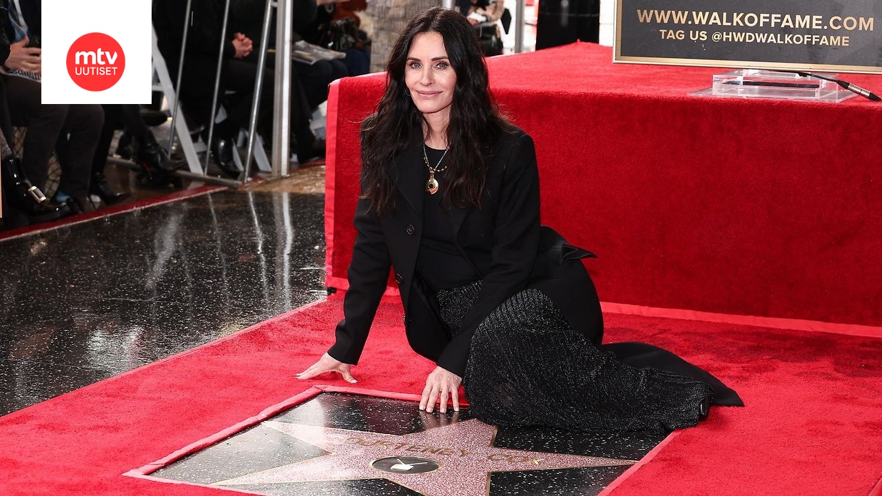 Hollywood-tähdet veikeinä! Courteney Cox julkaisi nostalgisen otoksen ...