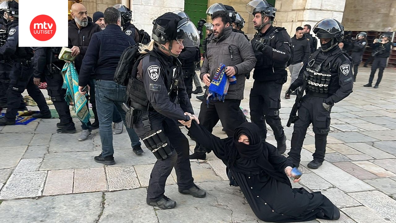 Israelin poliisi otti yhteen muslimien kanssa al-Aqsan moskeijassa ...