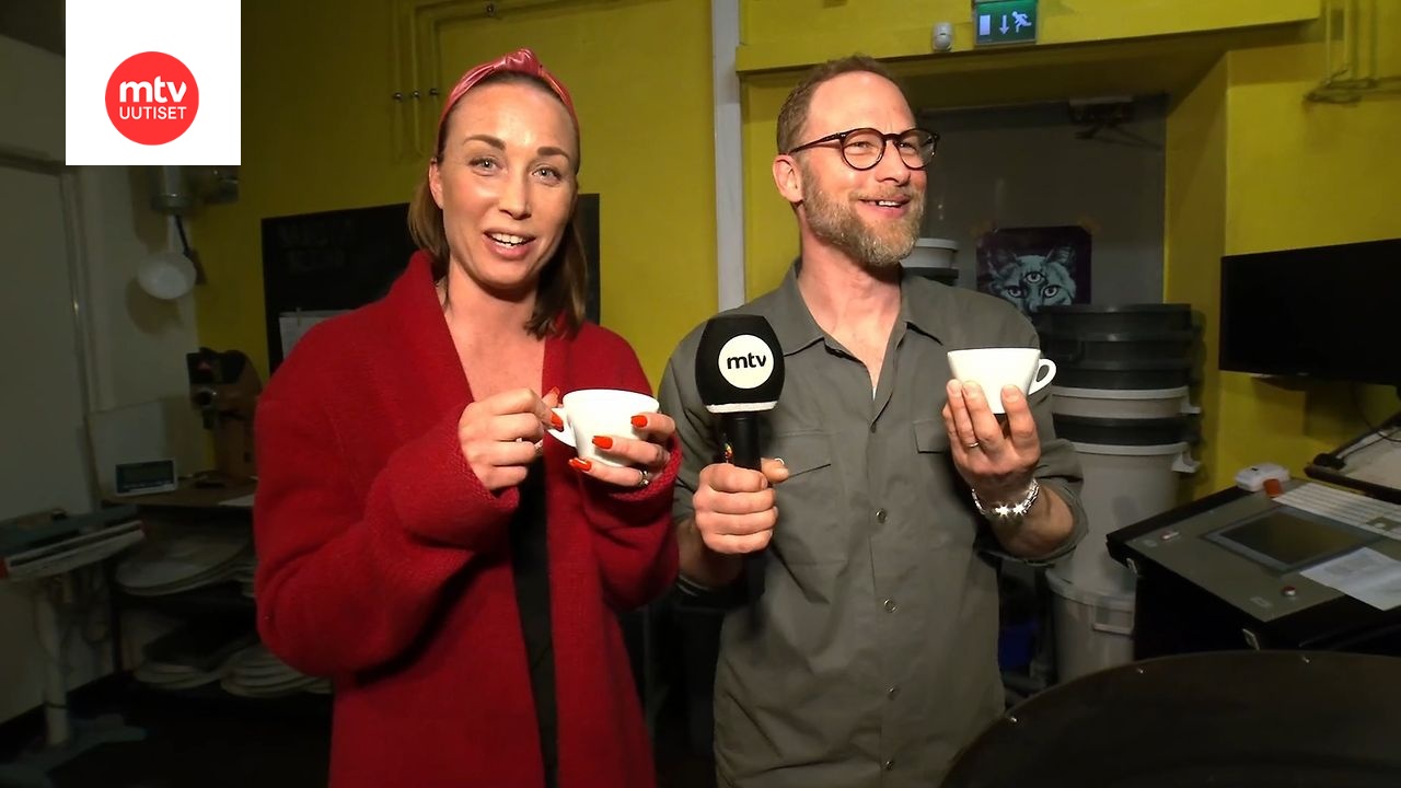 Niina ja Lore Backman kahvipaahtimossa: Saako kahvia lämmittää mikrossa | Makuja | MTV Uutiset