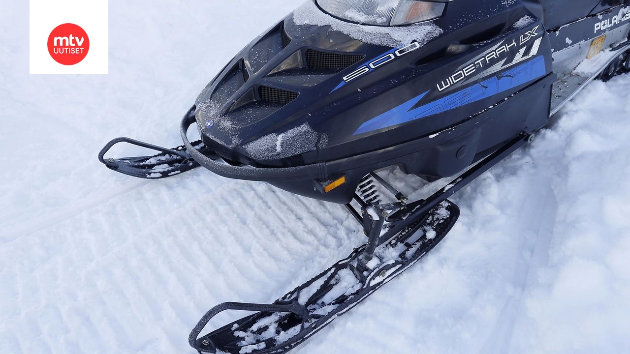 Kemijärvellä pelastettiin sulaan ajanut moottorikelkkailija ...
