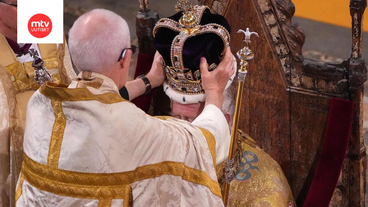 "Jumala suojelkoon kuningas Charlesia" – Charles sai kruununsa ...