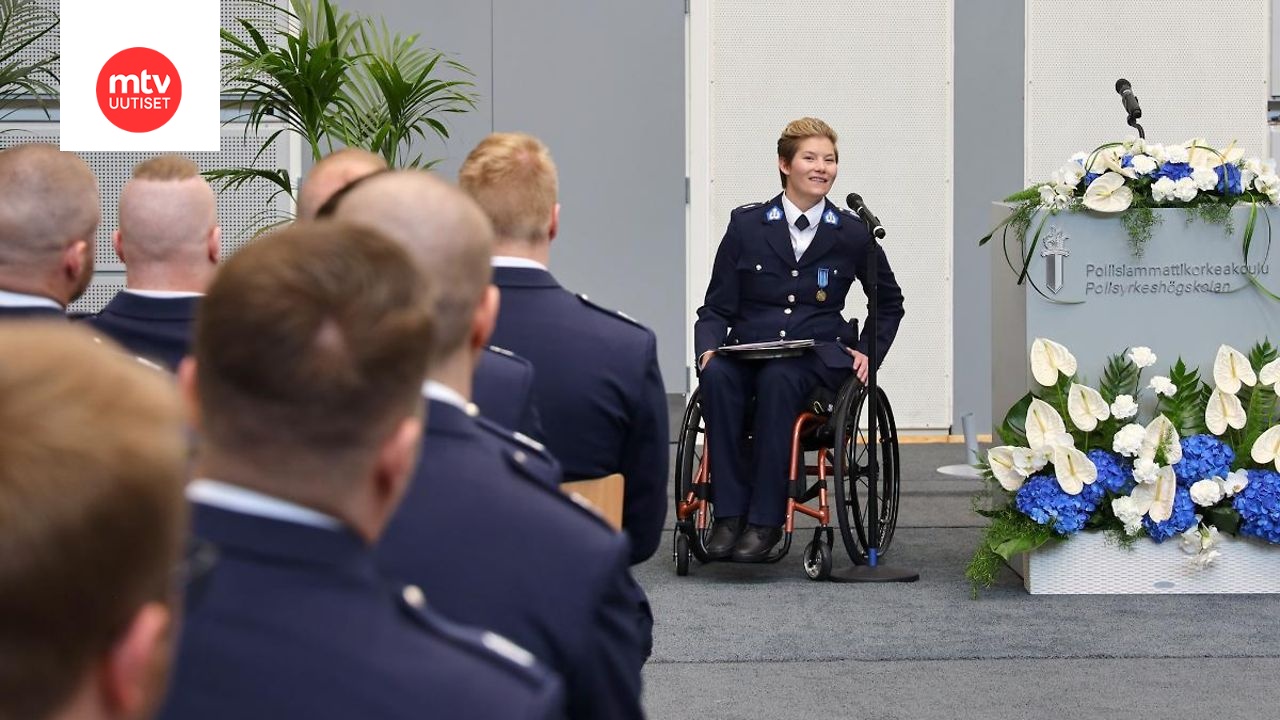 Heidi Foxell valmistui poliisiksi – palkittiin poliisiylijohtajan ...