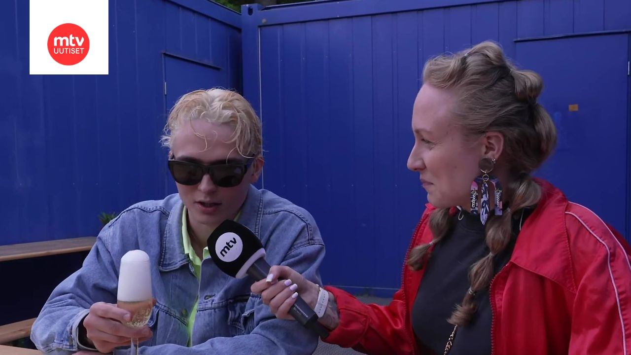 Video: Räppäri ibe hämmensi suorassa haastattelussa | MTV Uutiset