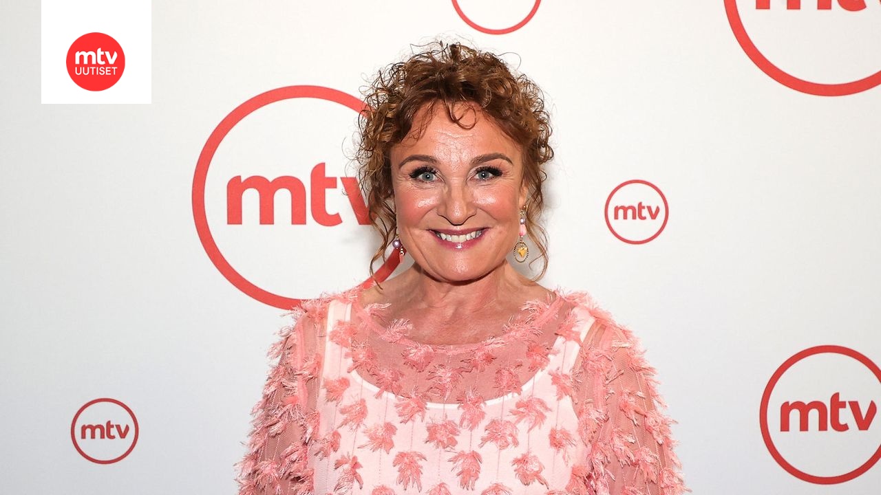 Juontaja Hanna Sumari ajoi korttinsa hyllylle | MTV Uutiset