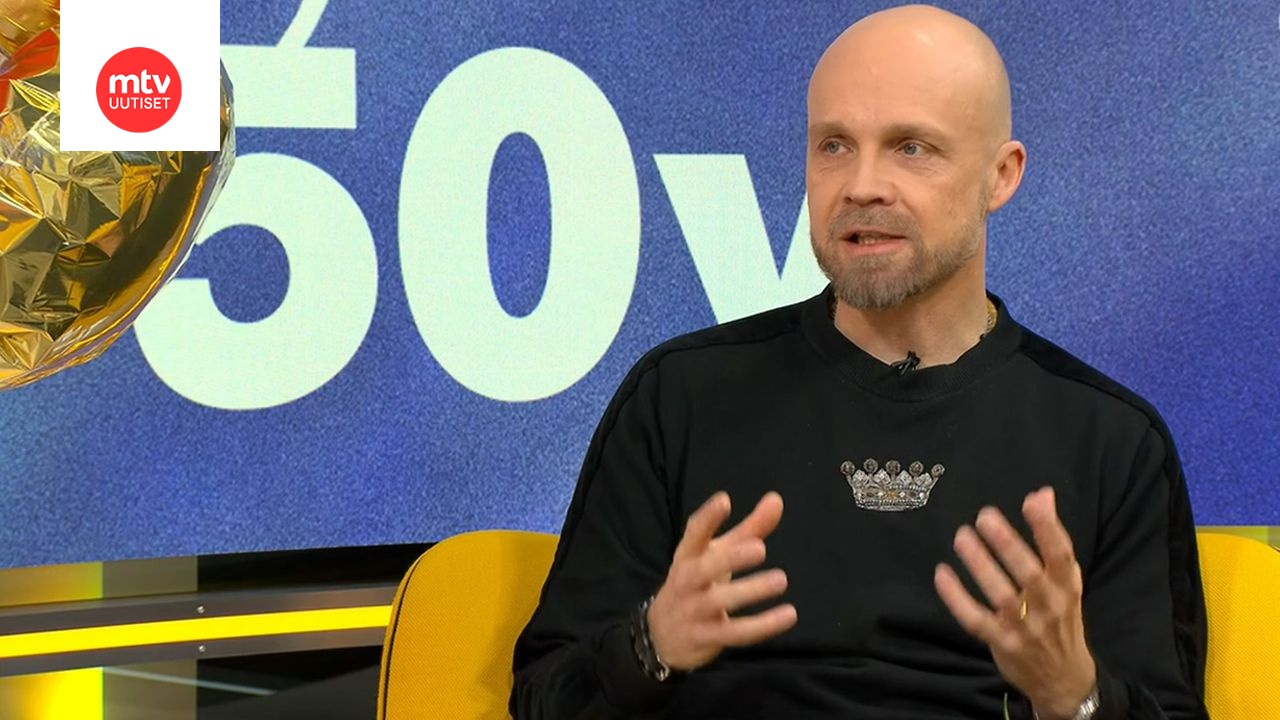 50 vuotta täyttävä Juha Tapio yllätettiin suorassa lähetyksessä – Huomenta Suomen sekakuoro ...
