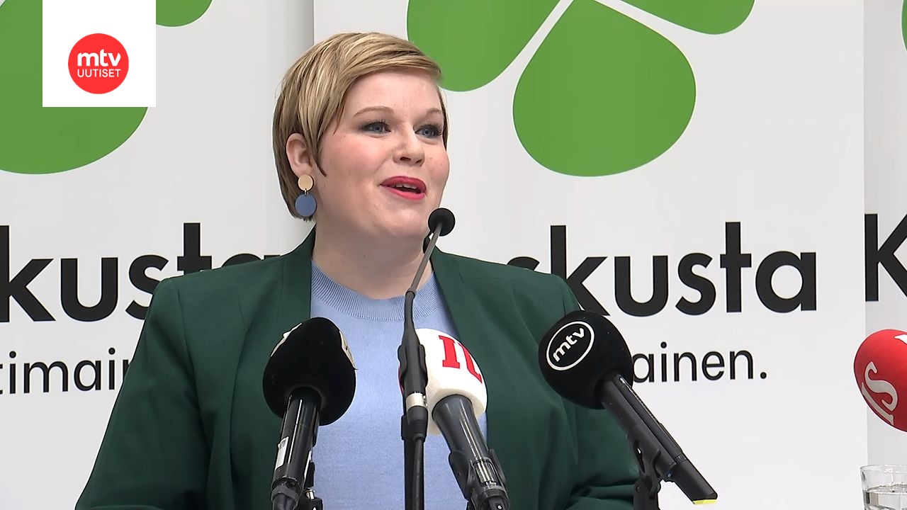 Annika Saarikko ilmoitti odottavansa kolmatta lastaan, herkistyi suorassa lähetyksessä | MTV Uutiset