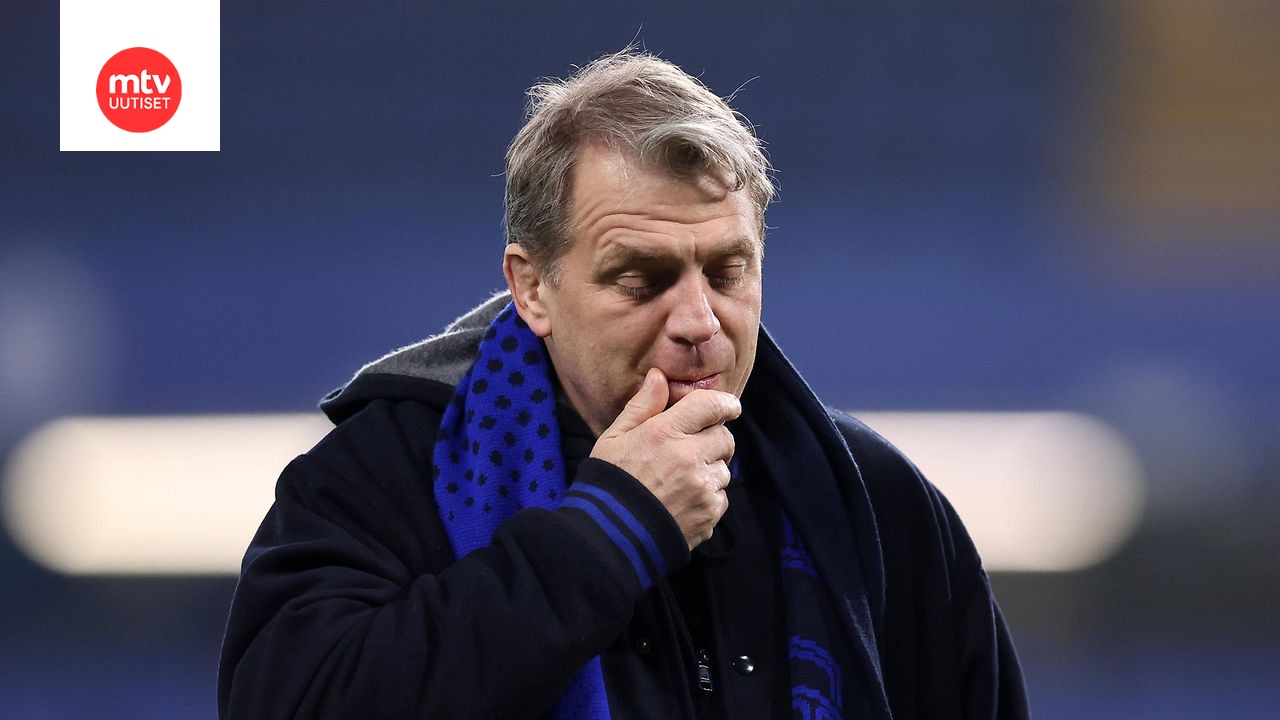 Todd Boehly kaivoi nenäänsä ja työnsi sormet suuhun | MTV Uutiset