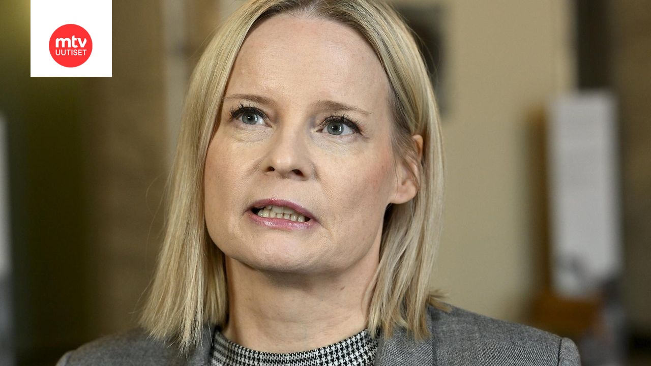 Riikka Purra kommentoi teuvo Hakkaraisen potkuja | MTV Uutiset