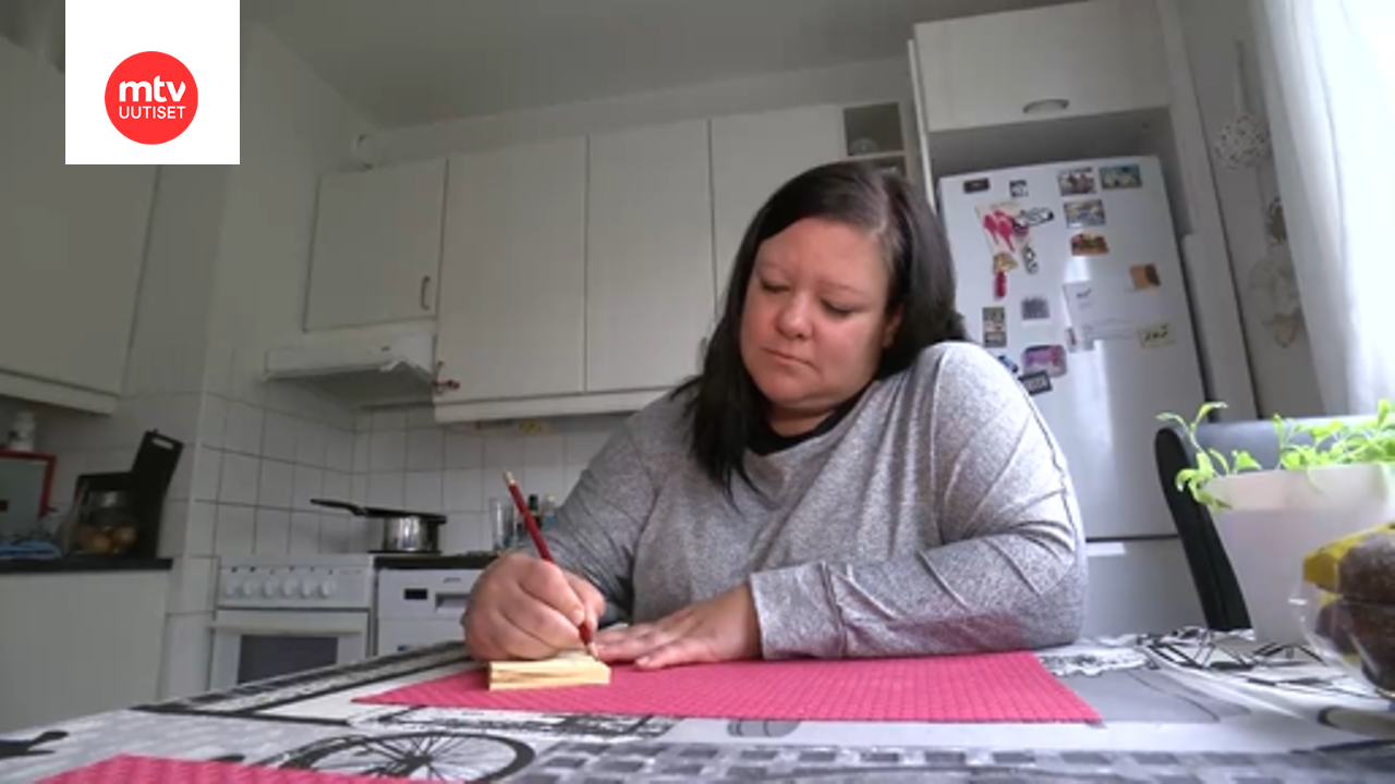 Sari kertoo, miten pärjää neljän lapsen kanssa taloustilanteen ...